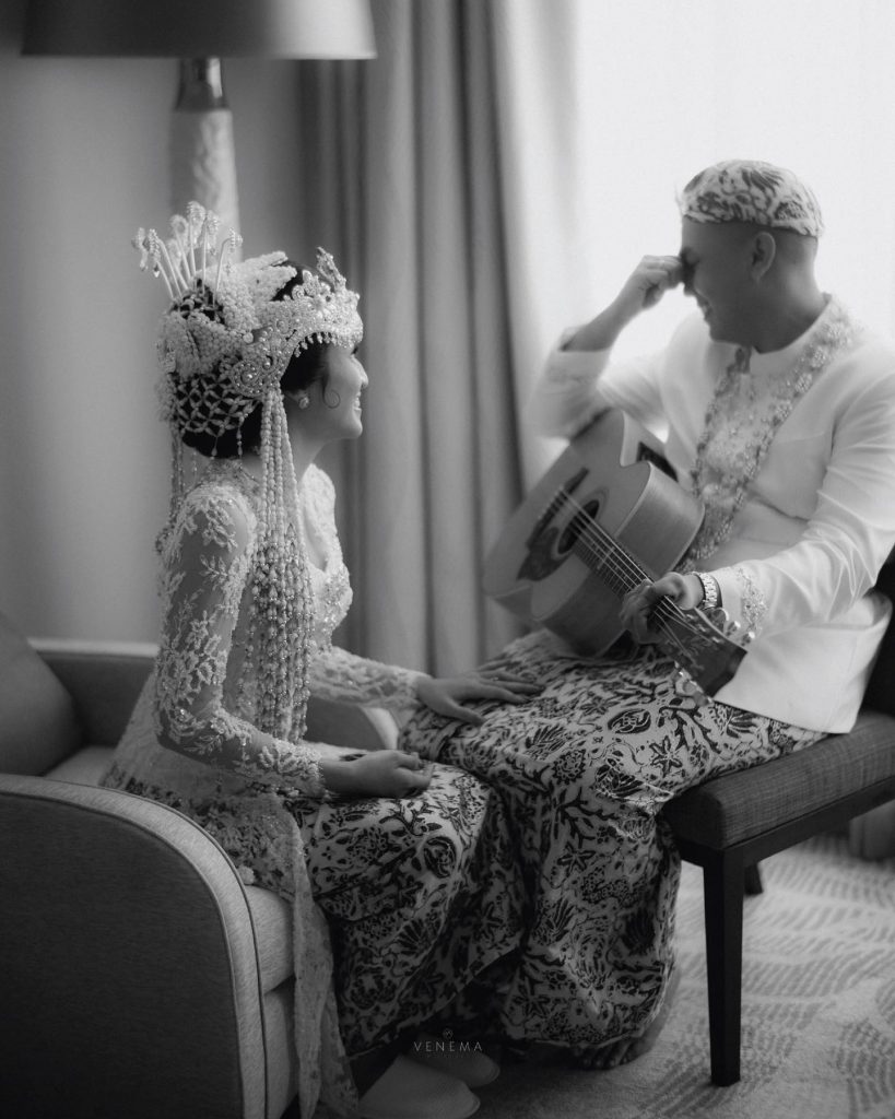 25 Lagu Romantis untuk Undangan Pernikahan Digital - Seputar Pernikahan