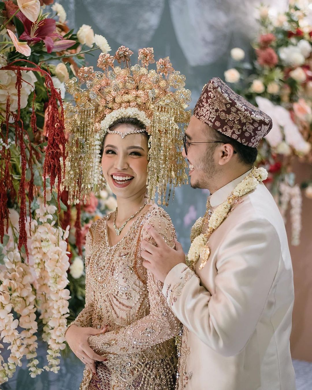 Suntiang Pernikahan: Simbol Kebesaran Pengantin Minangkabau - Seputar ...