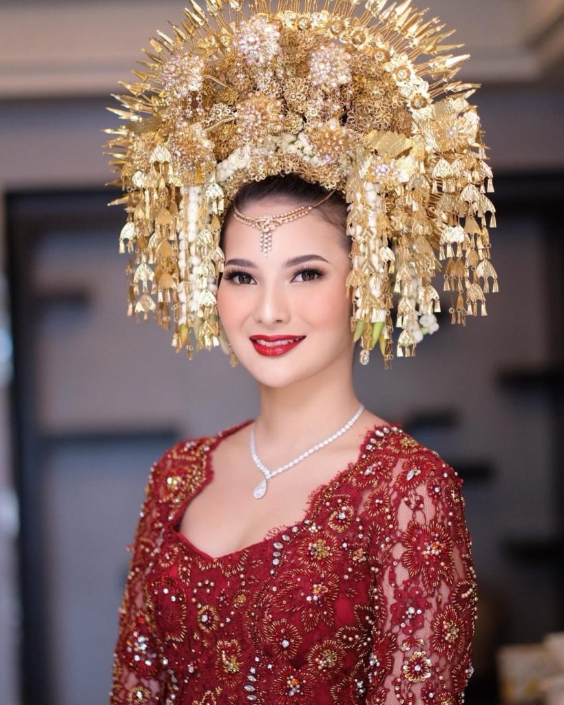 Suntiang Pernikahan: Simbol Kebesaran Pengantin Minangkabau - Seputar ...